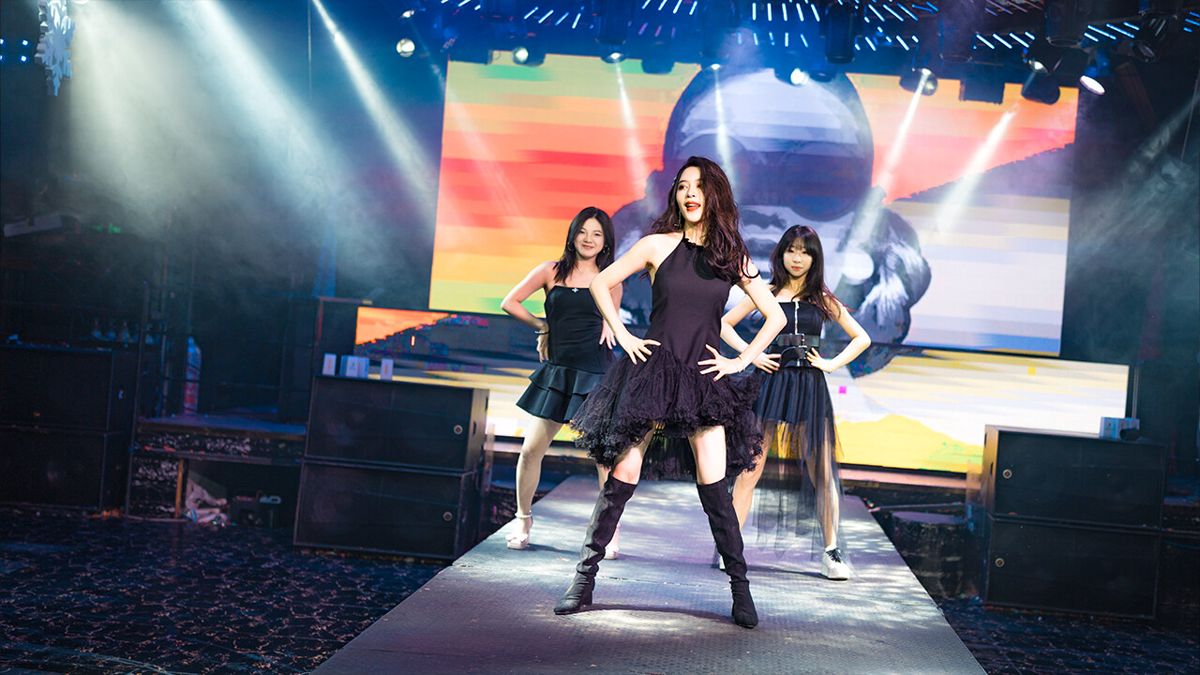 Customized Girlfriend official promotional image - MobyGames