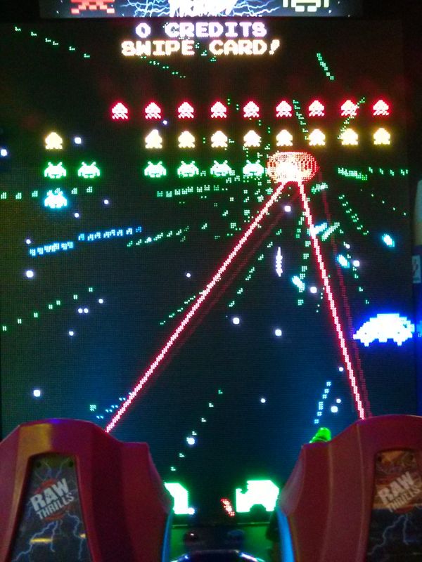 Screenshot of Space Invaders Frenzy (Arcade, 2017) - MobyGames