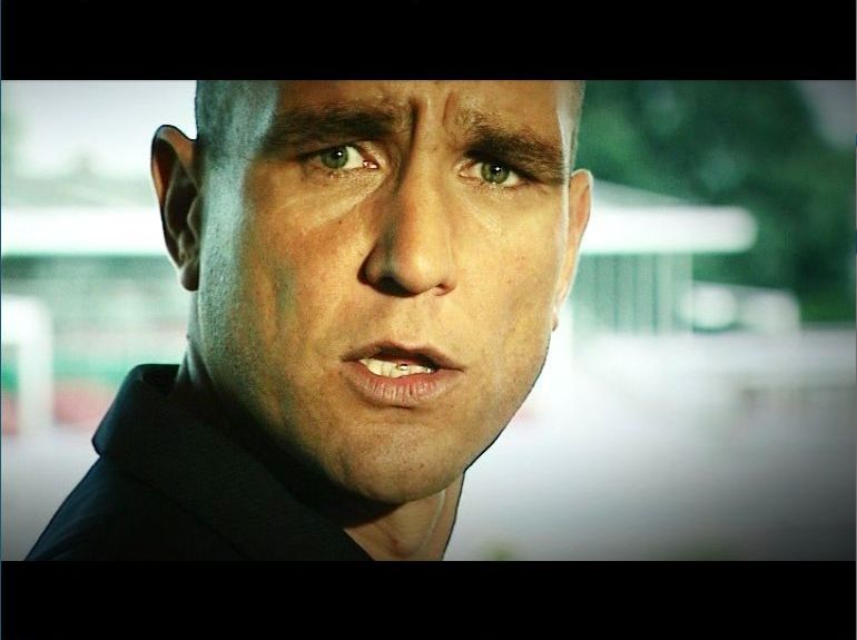 Screenshot of Vinnie Jones: Gone to the Dogs (DVD Player, 2005) - MobyGames
