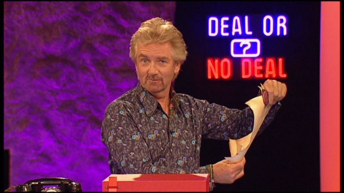 Screenshot of Deal or No Deal: Family Challenge (DVD Player, 2007 ...