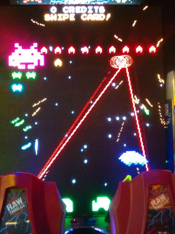 Screenshot of Space Invaders Frenzy (Arcade, 2017) - MobyGames